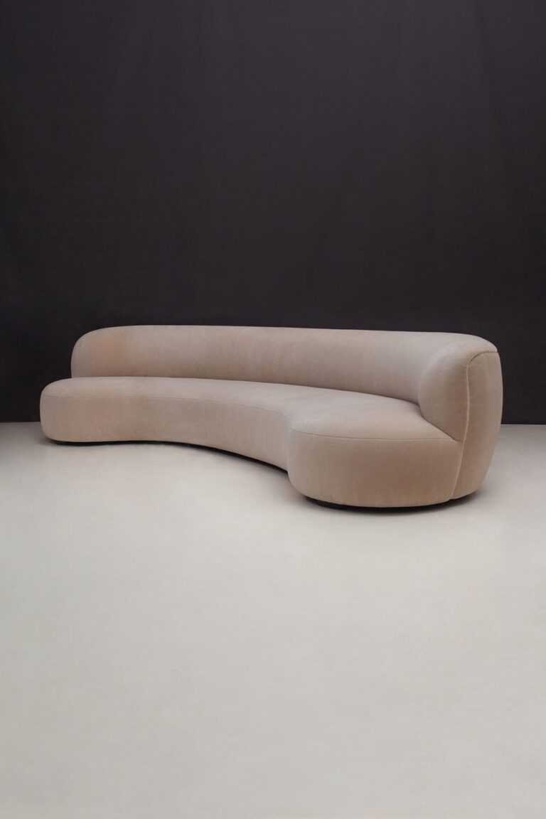 Sofa 320/370 Pierre Augustin Rose The Invisible Collection