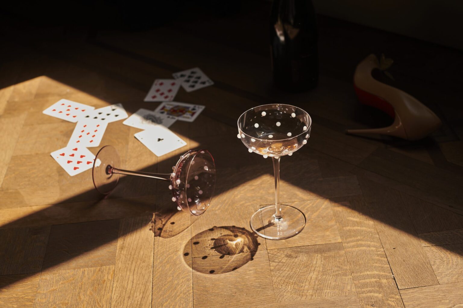 Set of 12 Let’s drink Pearls Clear Cocktail Glasses The Invisible ...