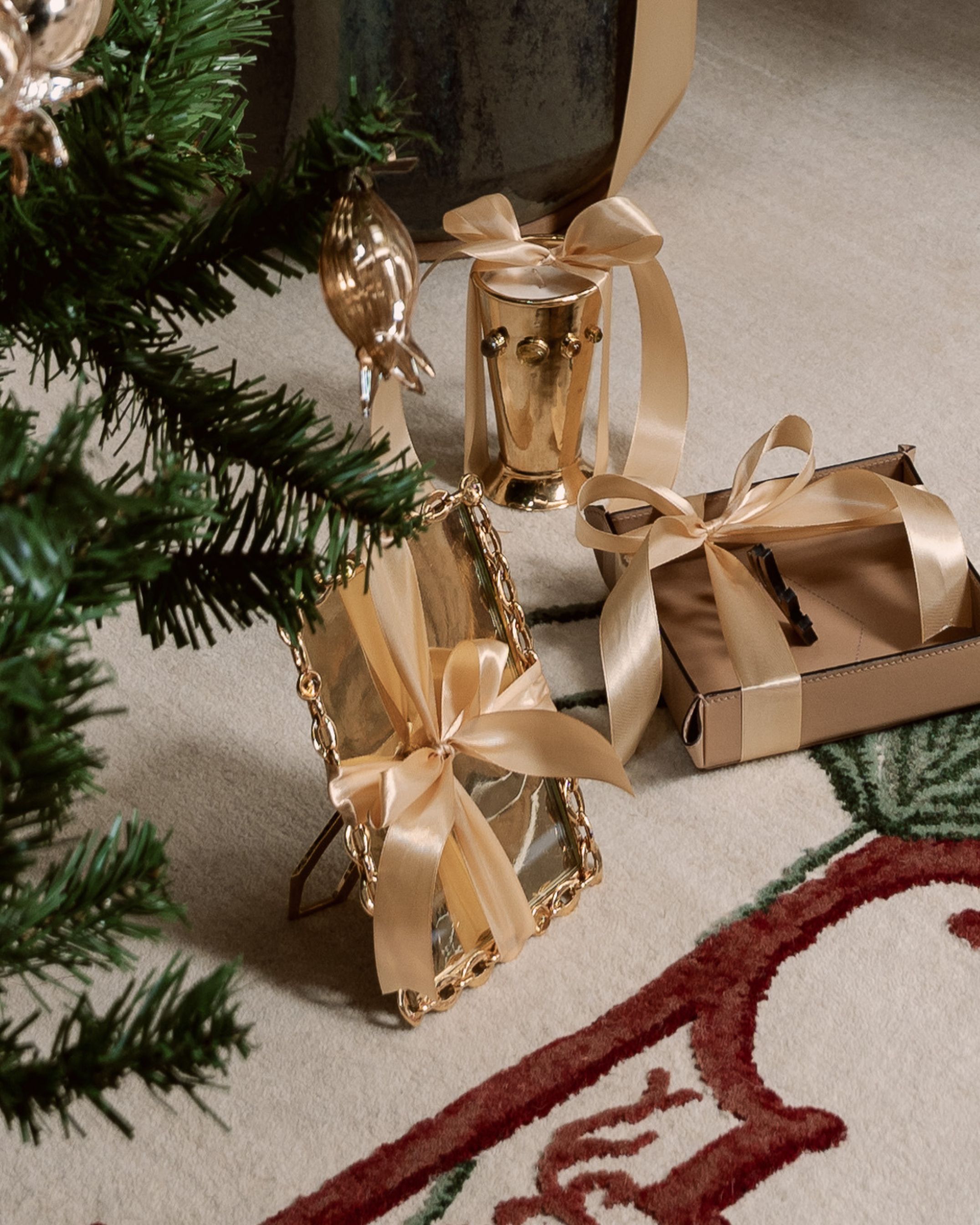 Gift Selection - The Invisible Collection